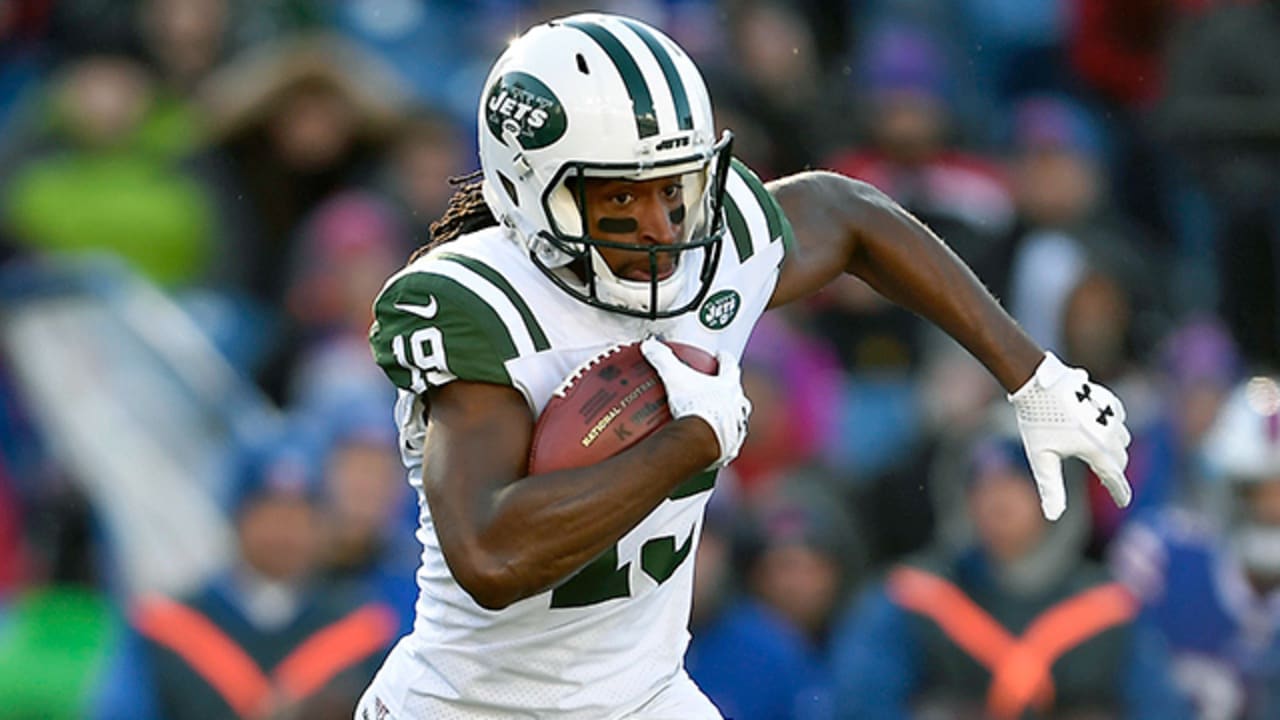 Andre Roberts breaks loose for 51-yard kick return