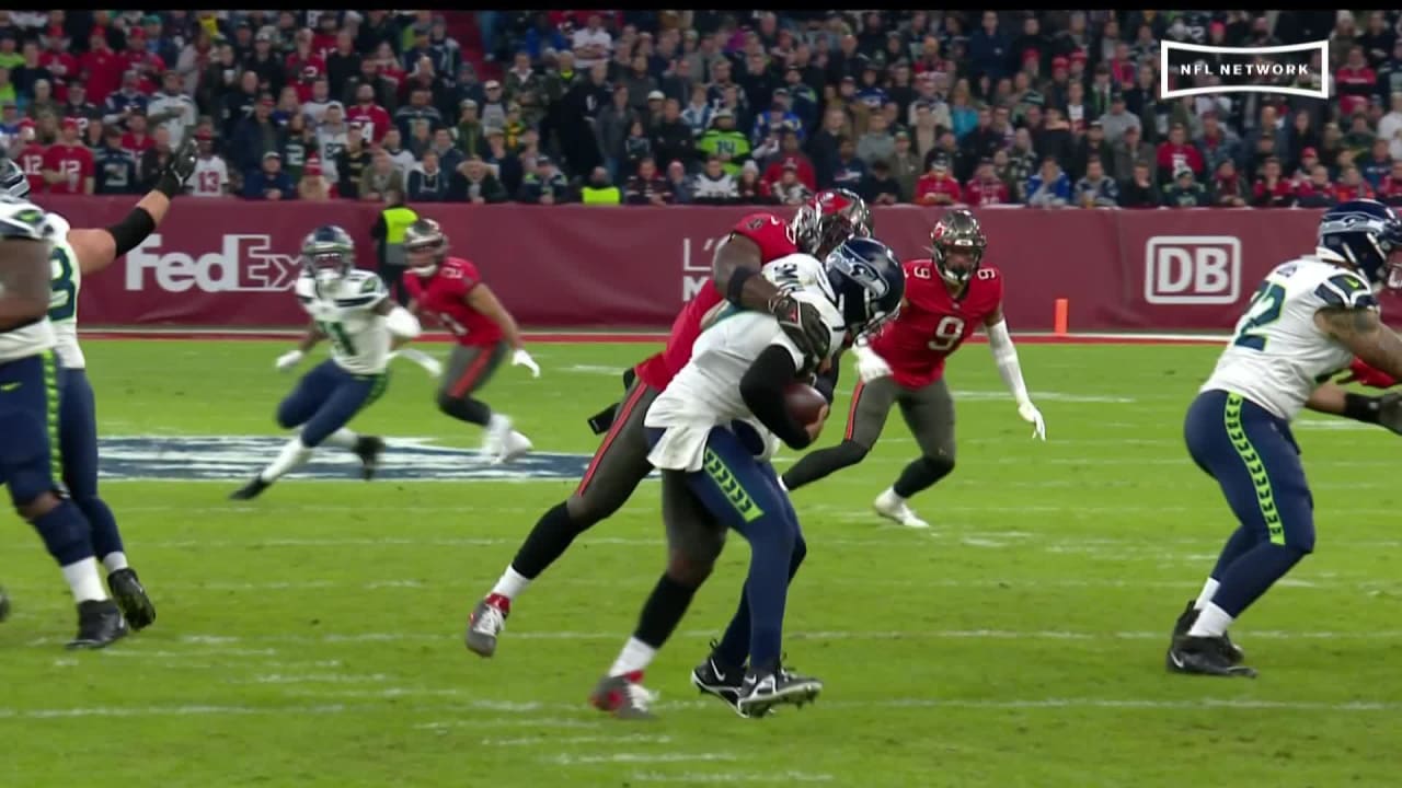 Tampa Bay Buccaneers linebacker Devin White blitzes through the middle ...