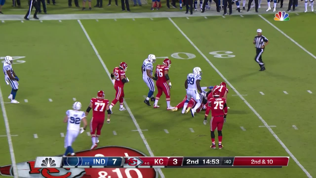 Justin Houston swarms Patrick Mahomes for sack vs. former team