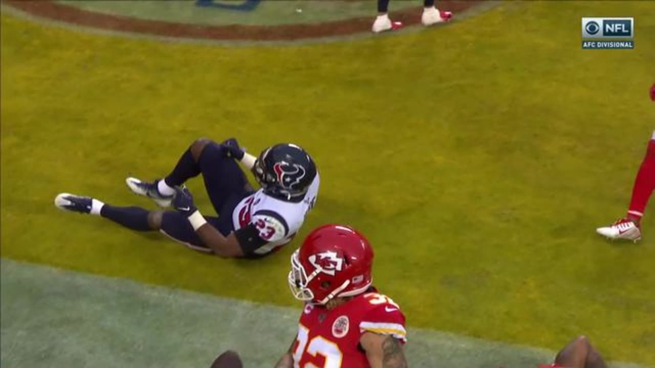Deshaun Watson follows convoy of blockers for aerial TD run