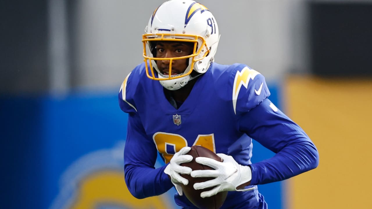 Los Angeles Chargers wide receiver Mike Williams races over the middle ...