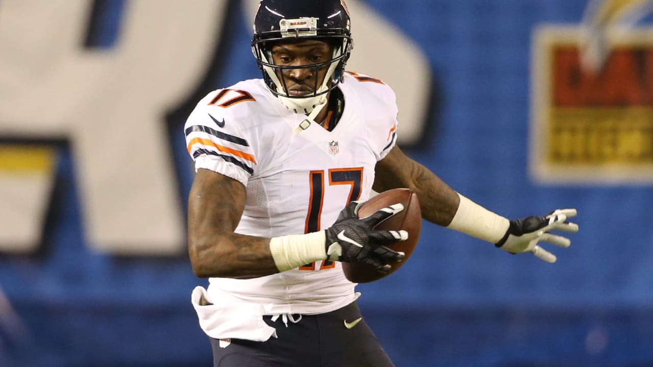Bears WR Alshon Jeffery signs franchise tender Bears WR Alshon Jeffery signs franchise tender