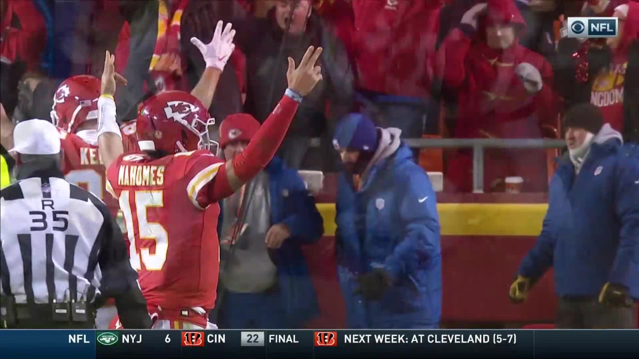 Darwin Thompson muscles through Raiders' D for first NFL TD