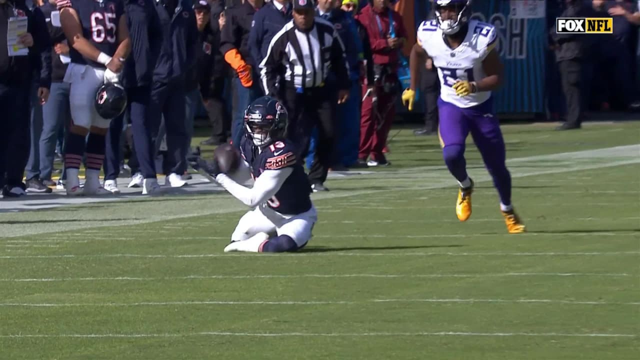 Chicago Bears wide receiver Tyler Scott comes back to make diving catch