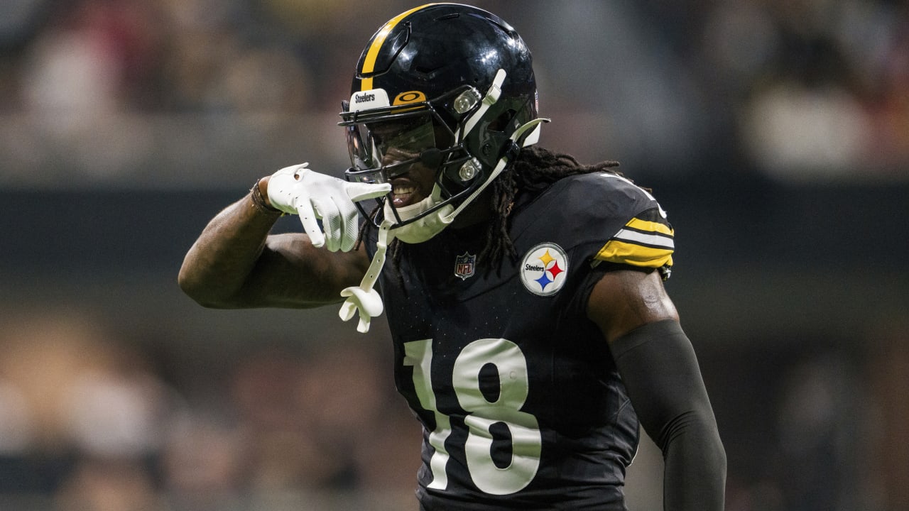 Pittsburgh Steelers quarterback Kenny Pickett rainbows perfect 33-yard ...