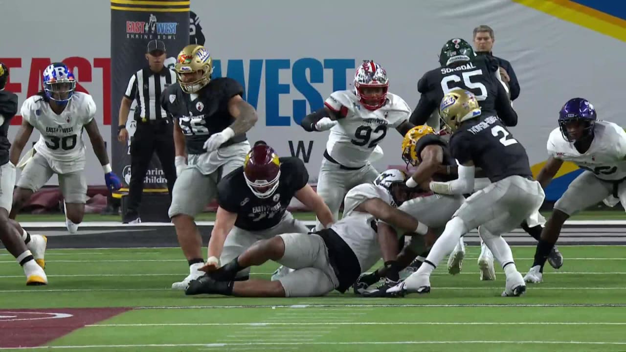 West Virginia Mountaineers interior defensive lineman Dante Stills uses ...