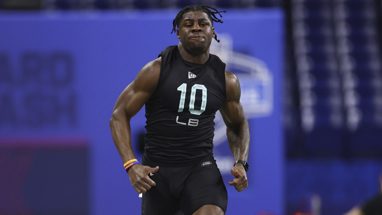 Linebacker Damone Clark runs official 4.57-second 40-yard dash at 2022 ...