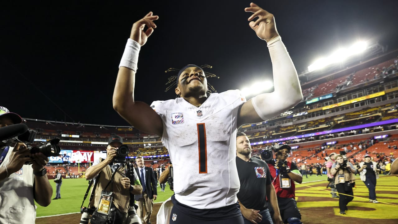 Justin Fields, Bears snap 14-game losing streak: 'I'm proud of ...
