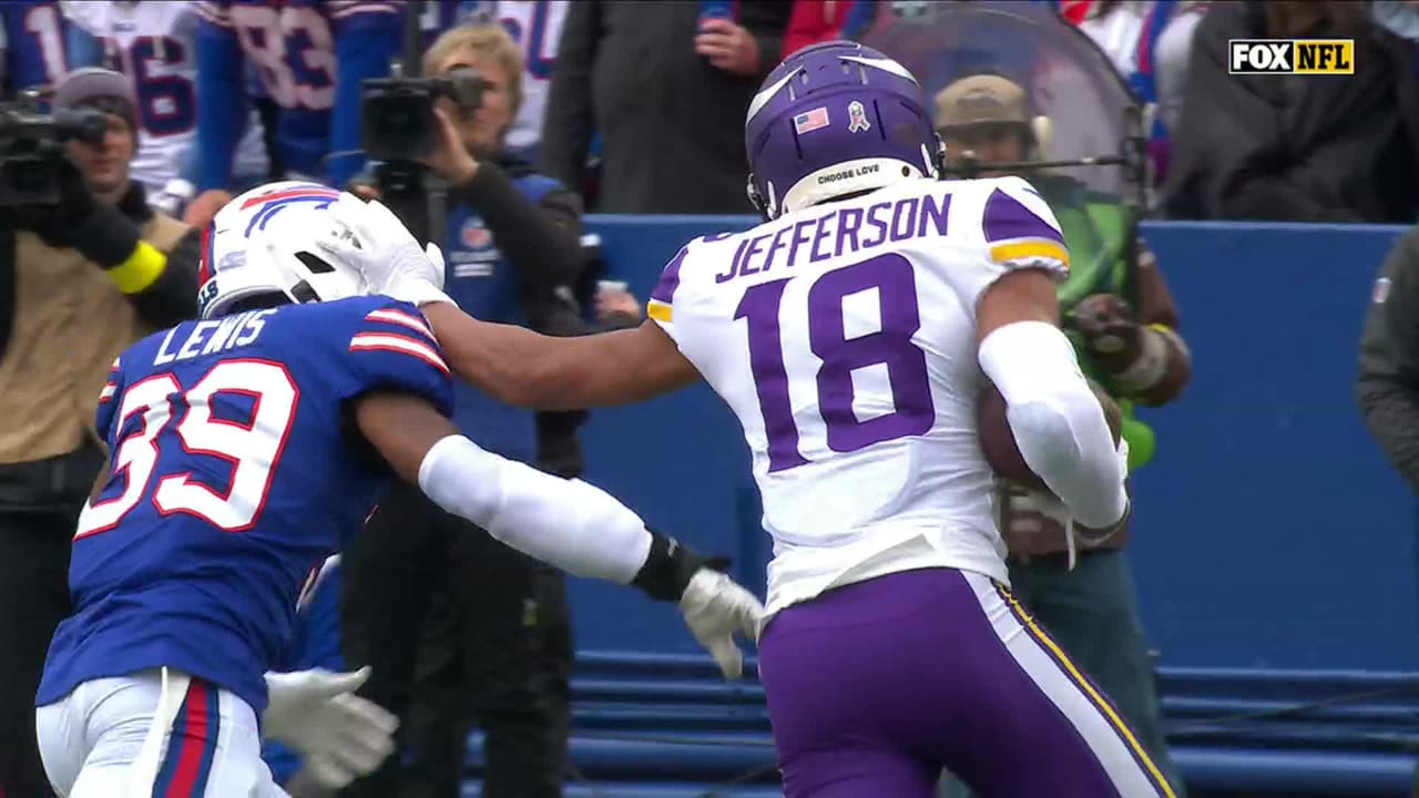 Minnesota Vikings wide receiver Justin Jefferson's dig route burns Benford for 46-yard gain