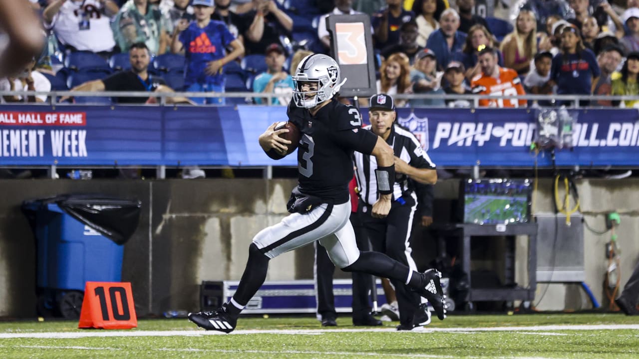 Las Vegas Raiders quarterback Jarrett Stidham goes untouched on 12-yard touchdown scramble