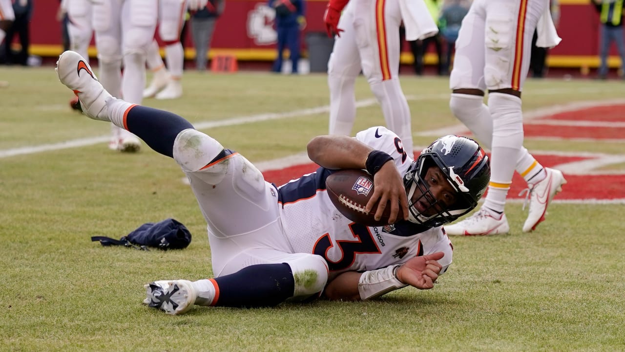 Denver Broncos quarterback Russell Wilson's second TD rush of day trims ...