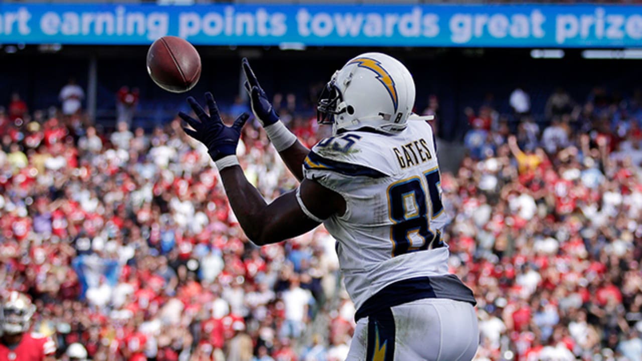 Rivers finds Gates completely unmarked for quick 5-yard TD