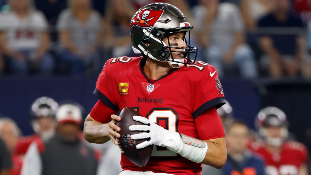 Tampa Bay Buccaneers quarterback Tom Brady flashes his arm strength on ...