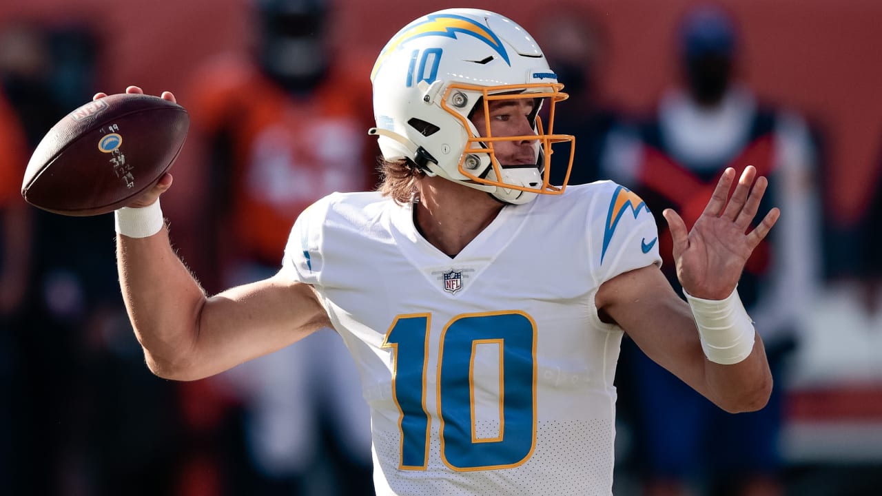 Los Angeles Chargers quarterback Justin Herbert keeps his cool on ...