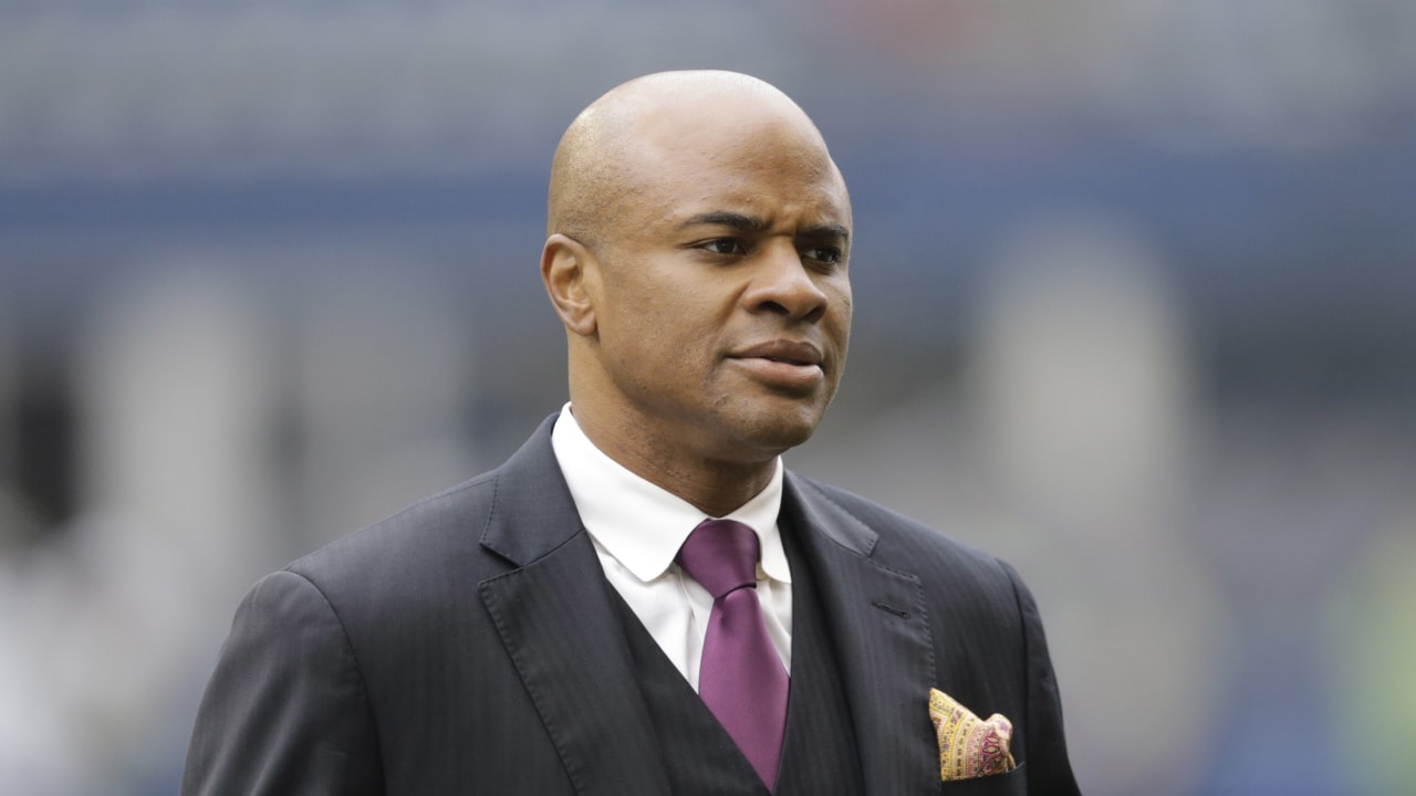 Texans hire firm to find Rick Smith replacement at GM