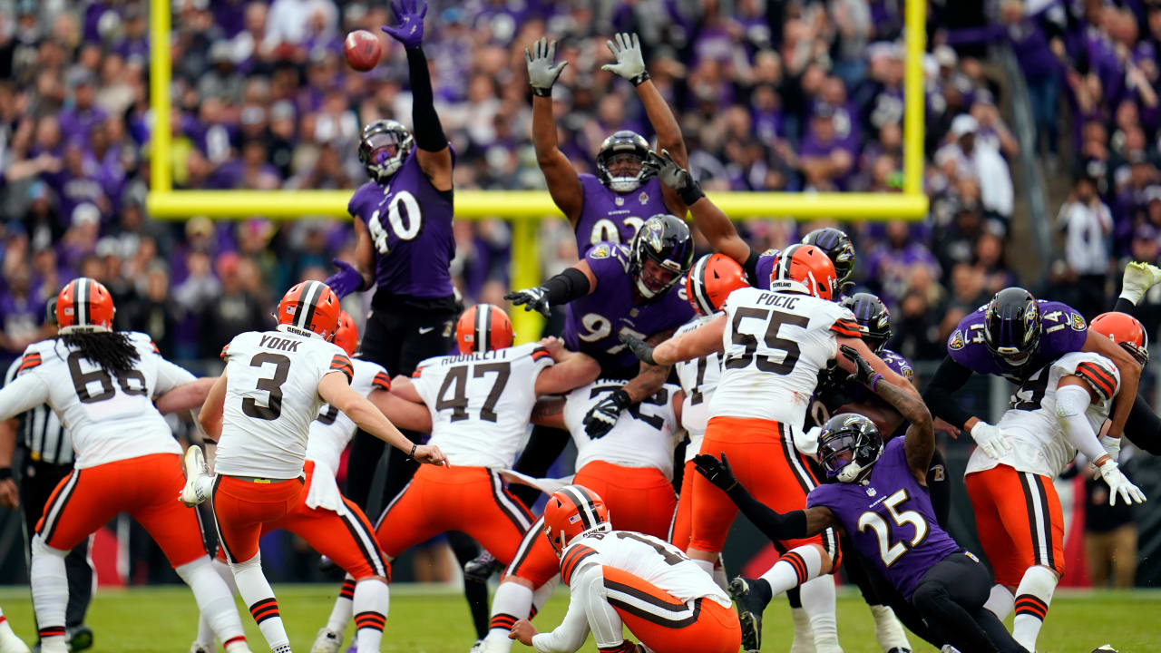 Baltimore Ravens linebacker Malik Harrison blocks Cleveland Browns FG ...