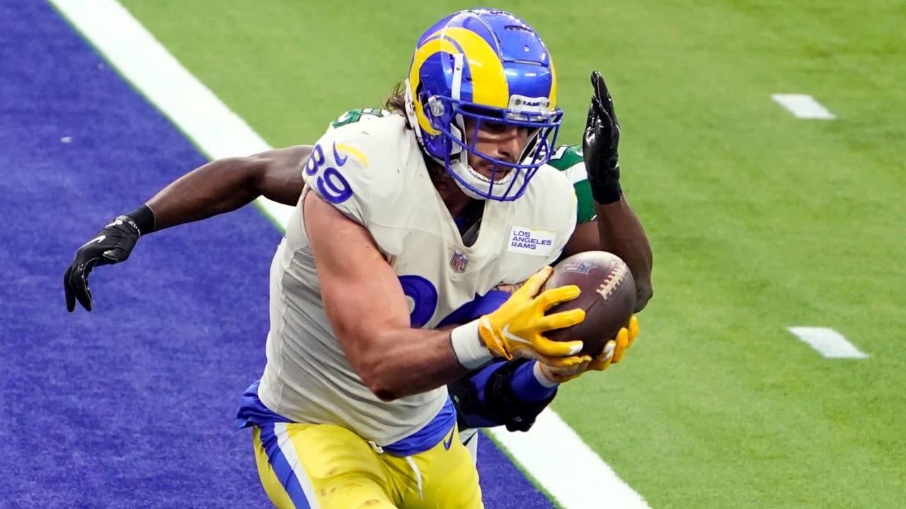 Los Angeles Rams quarterback Jared Goff finds Rams tight end Tyler ...