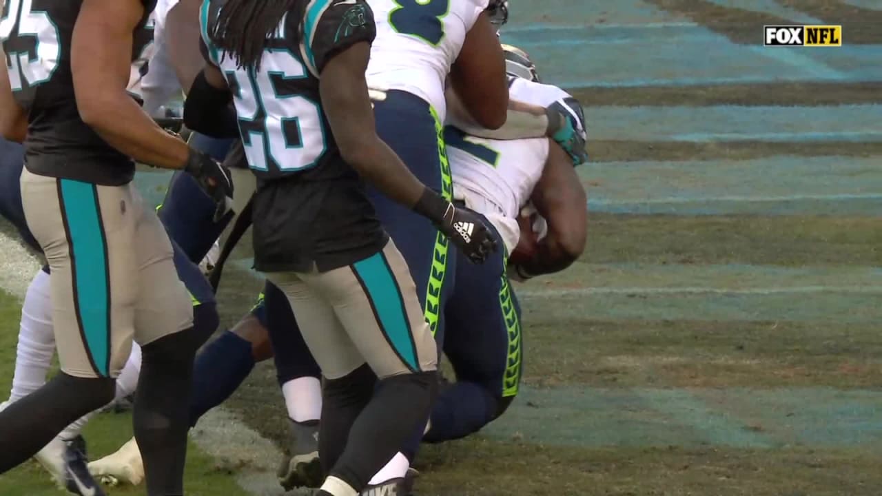 Chris Carson refuses to go down on physical TD run