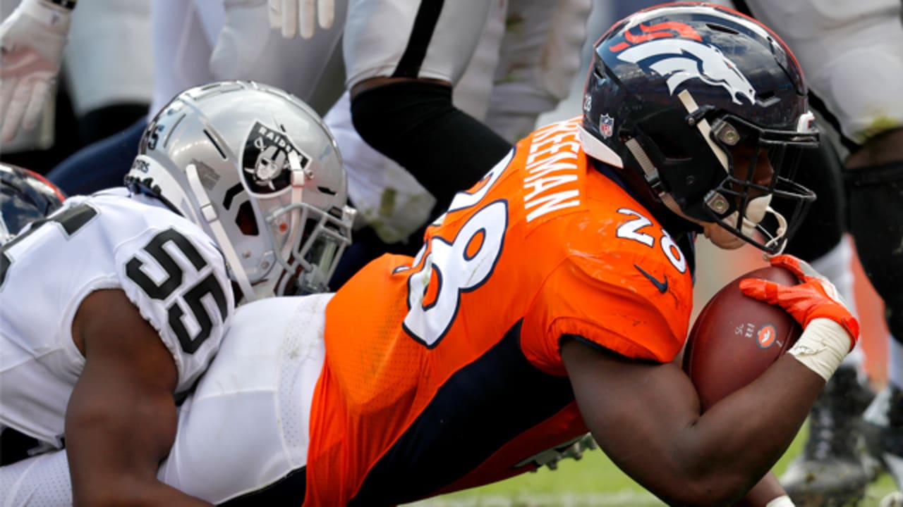 Royce Freeman barrels into the end zone for 1-yard TD