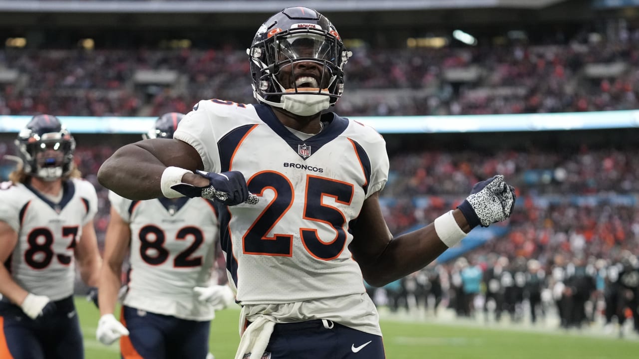 Running back Melvin Gordon puts Denver Broncos' ahead with TD plunge
