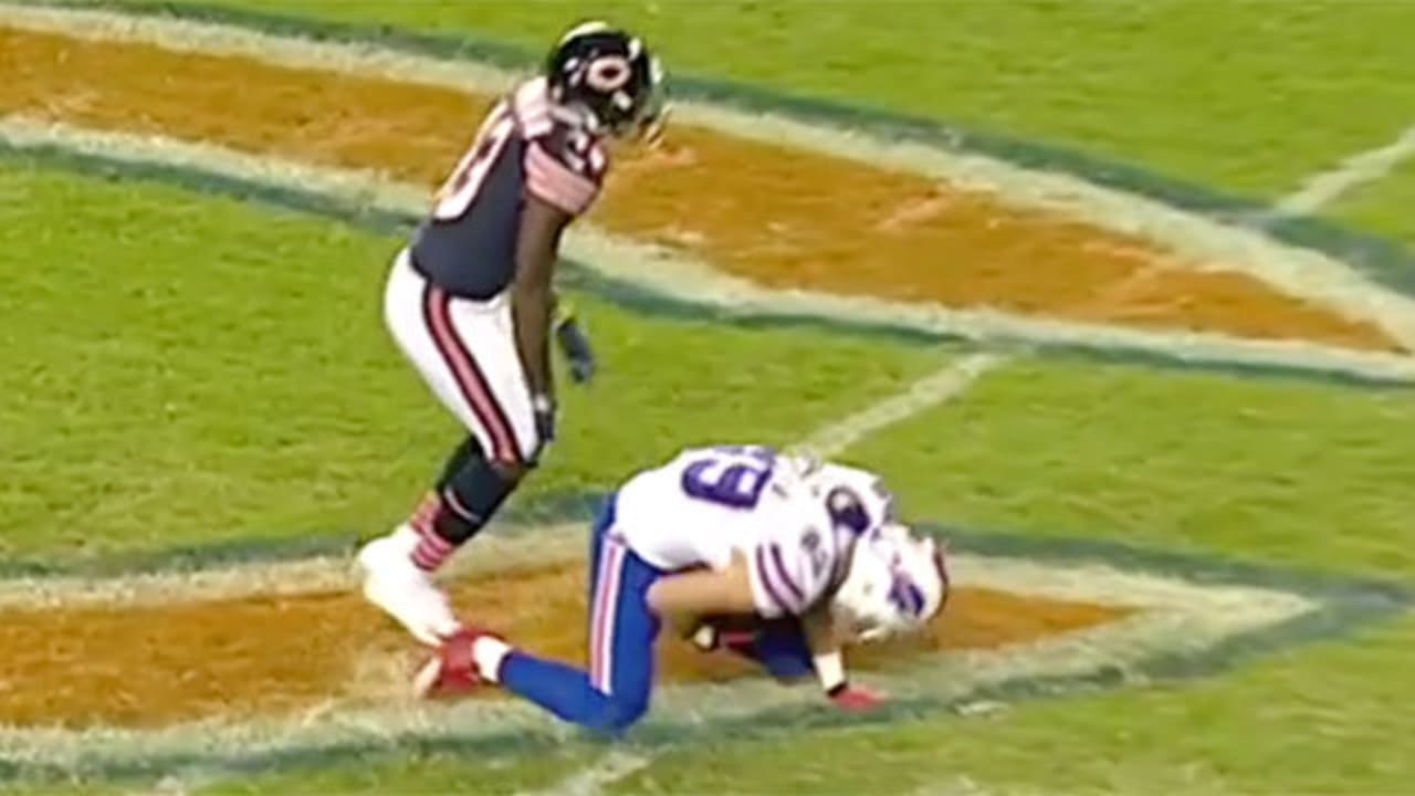 Brandon Reilly gets wide open for a 22-yard gain