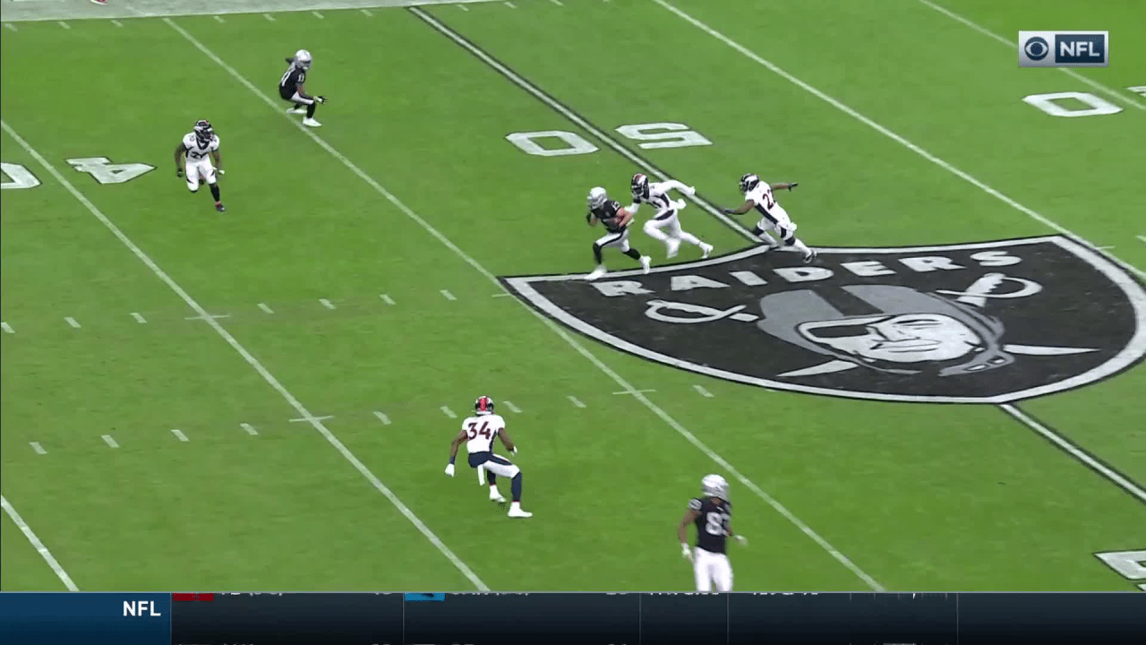 Las Vegas Raiders quarterback Derek Carr makes pinpoint throw to wide ...