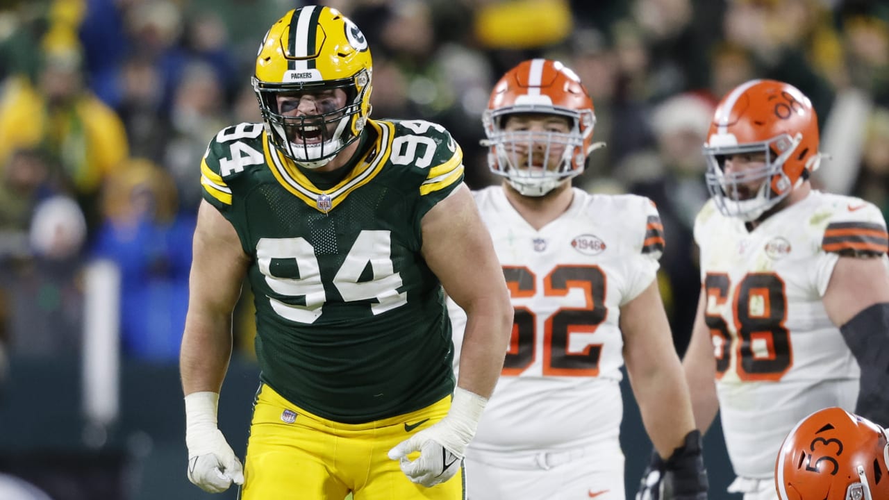 Green Bay Sackers! Green Bay Packers defensive end Dean Lowry drops ...