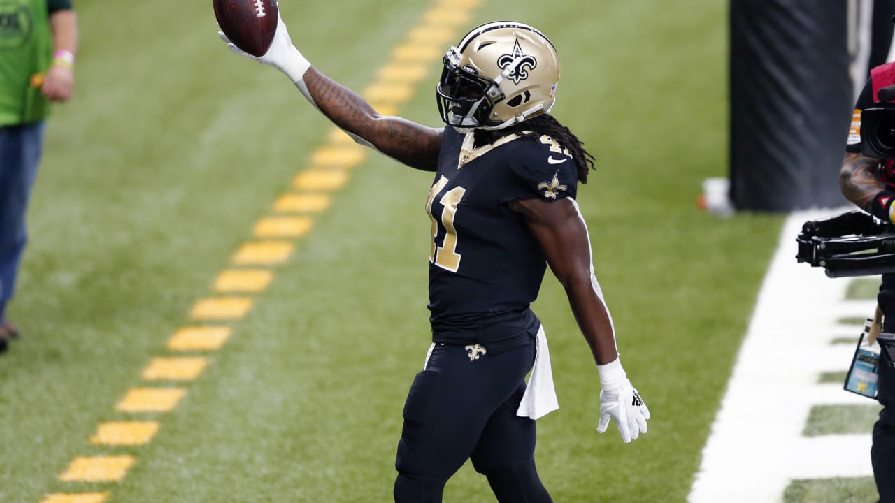 New Orleans Saints running back Alvin Kamara turns screen pass into Saints' first touchdown