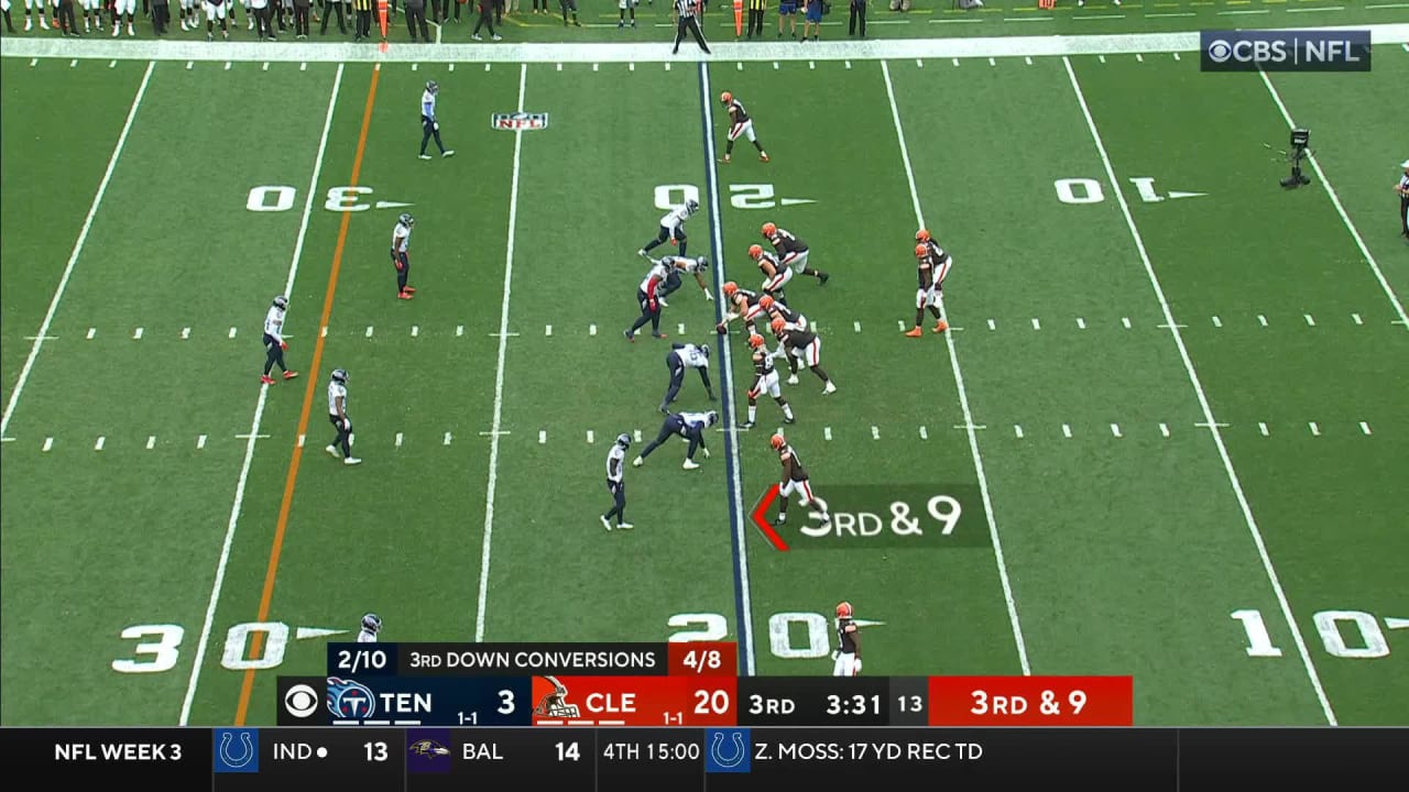 Cleveland Browns running back Kareem Hunt converts 3rd-and-long on a HB ...