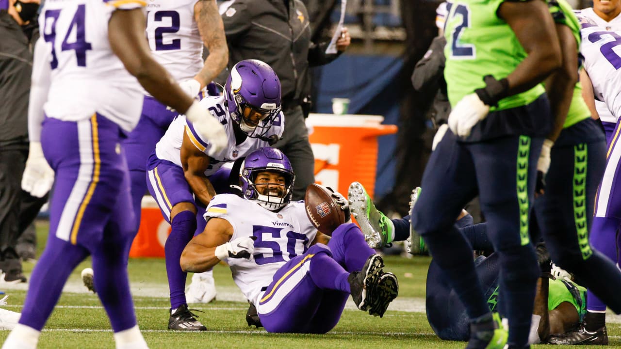 Minnesota Vikings linebacker Eric Wilson cuts in from the sideline to ...