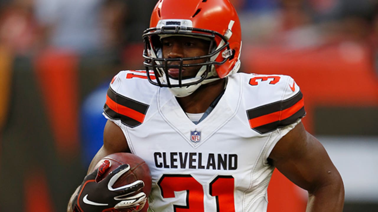 Chubb bounces off tackle, gains 21 yards