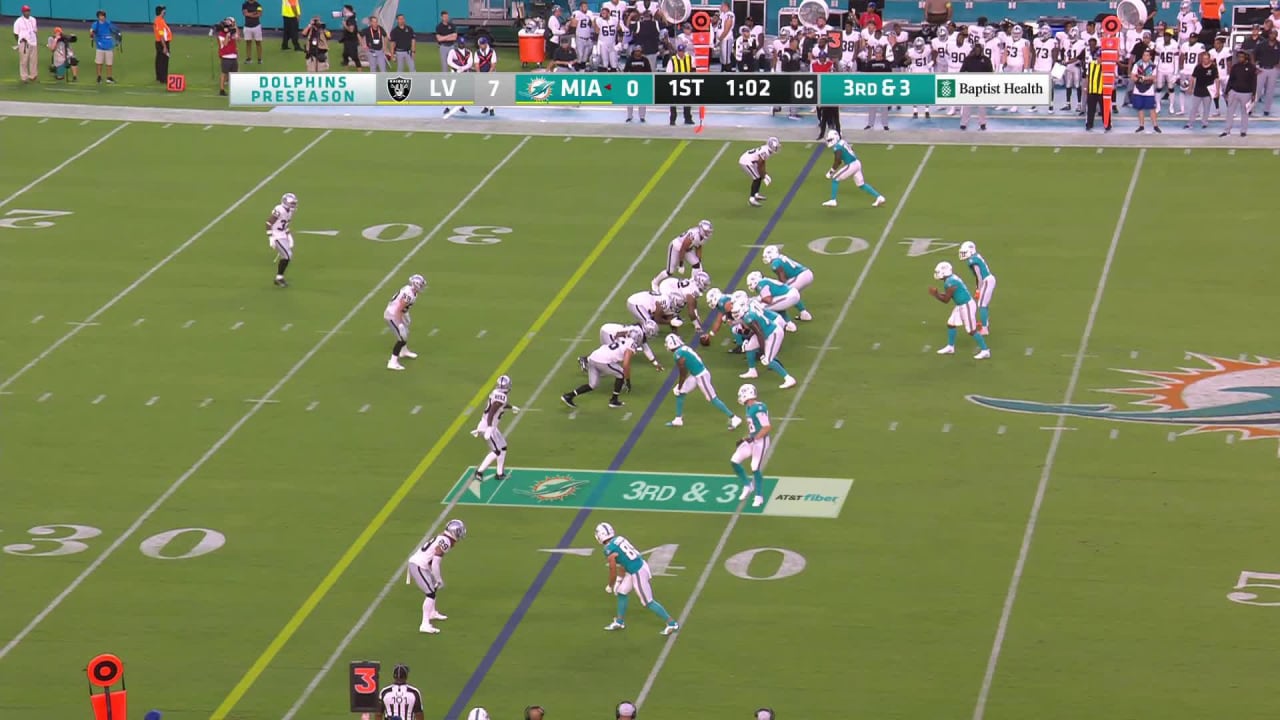 Miami Dolphins running back Chase Edmonds puts defender in a blender on ...
