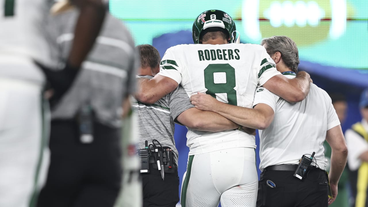 New York Jets quarterback Aaron Rodgers forced to exit Jets debut after sack on opening drive