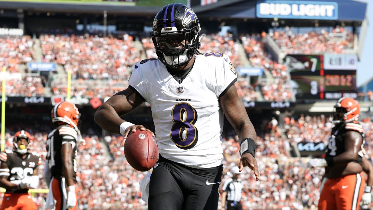 Baltimore Ravens quarterback Lamar Jackson's TD run comes one play ...