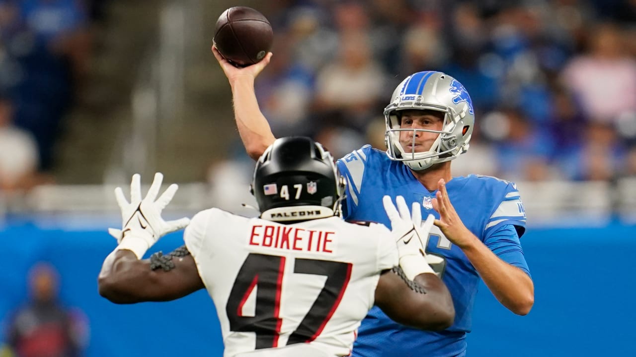 Detroit Lions quarterback Jared Goff flicks a 20-yard play-action throw ...