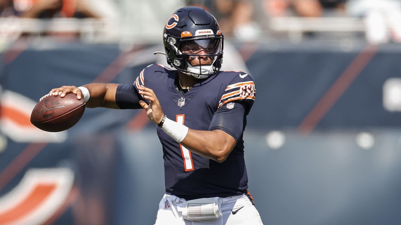 Grading Chicago Bears rookie quarterback Justin Fields' Week 2 ...