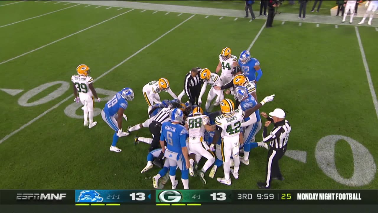 Packers flub punt return, turn ball over to Lions at 25-yard line