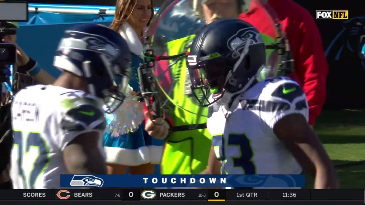 Chris Carson trucks through DB for strong 16-yard TD