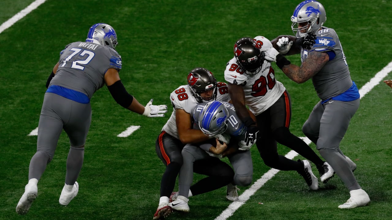 Tampa Bay Buccaneers outside linebacker Anthony Nelson snags first ...