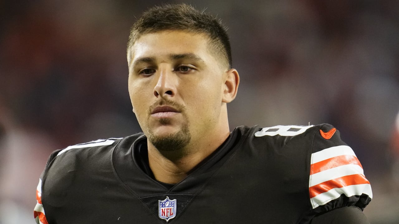 Browns to release TE Austin Hooper after two seasons