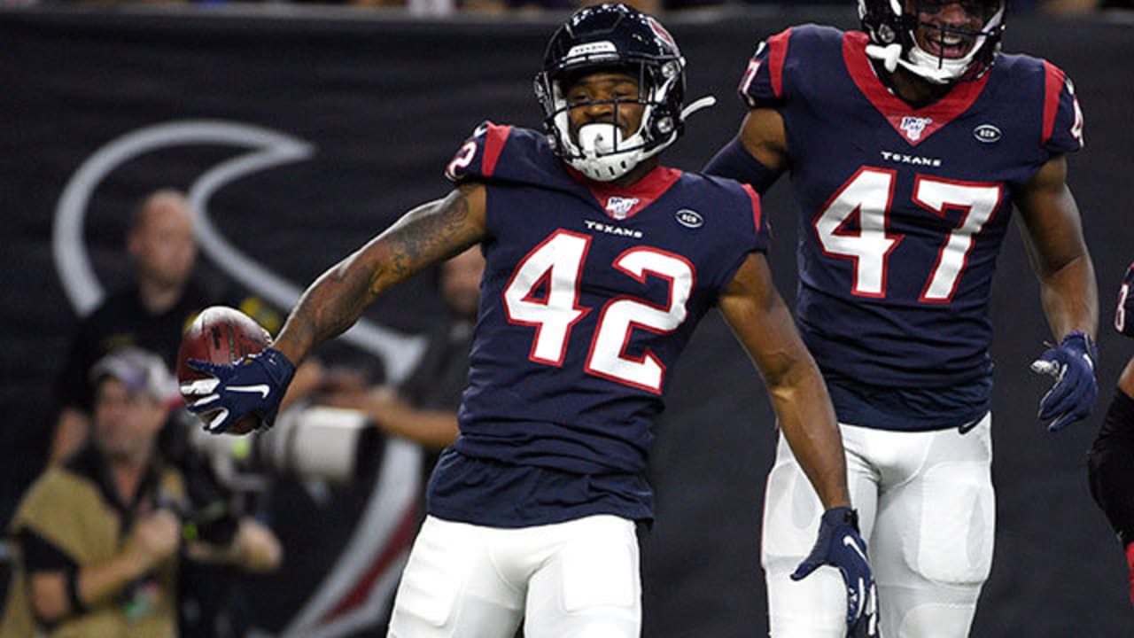 Jermaine Ponder somehow catches this ball off INT