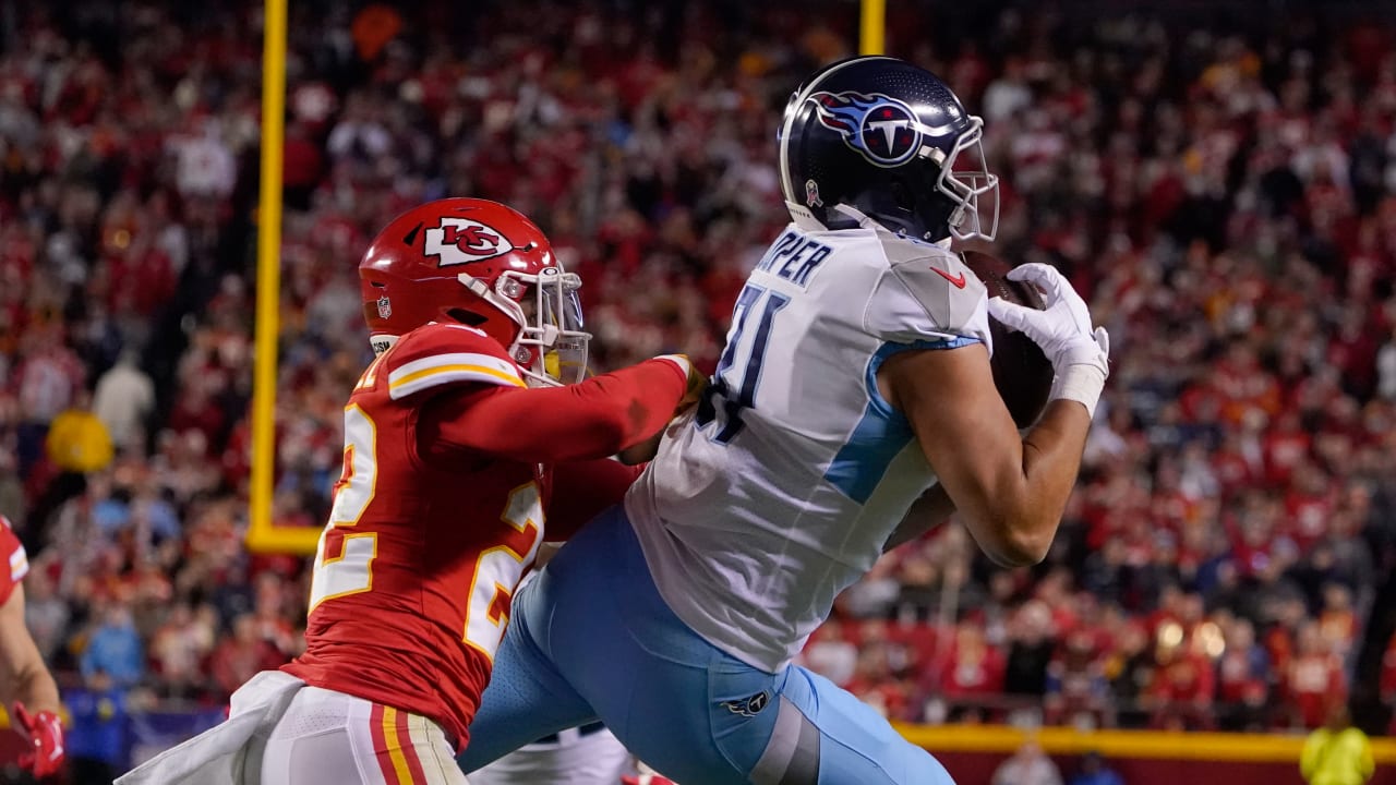 Tennessee Titans quarterback Malik Willis serves up an 18-yard back ...