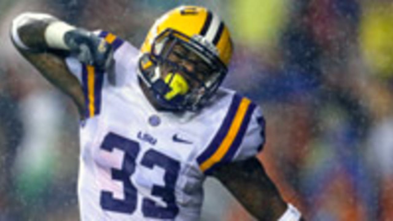 LSU running back Jeremy Hill runs wild over Auburn