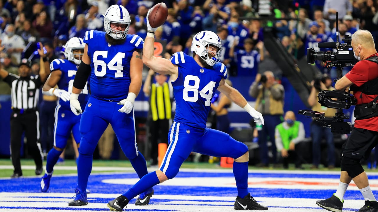 Indianapolis Colts tight end Doyle rules! TE takes RPO flip pass in for ...