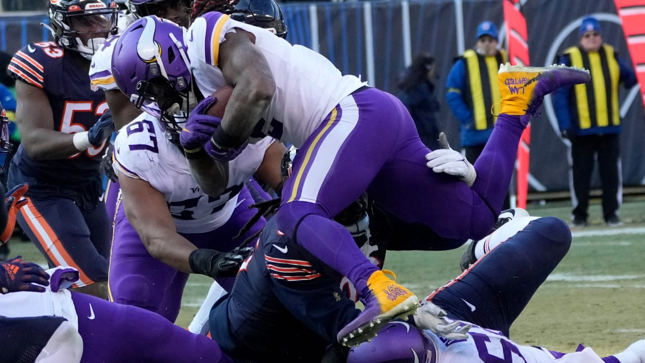 Minnesota Vikings running back Alexander Mattison scores second rushing ...