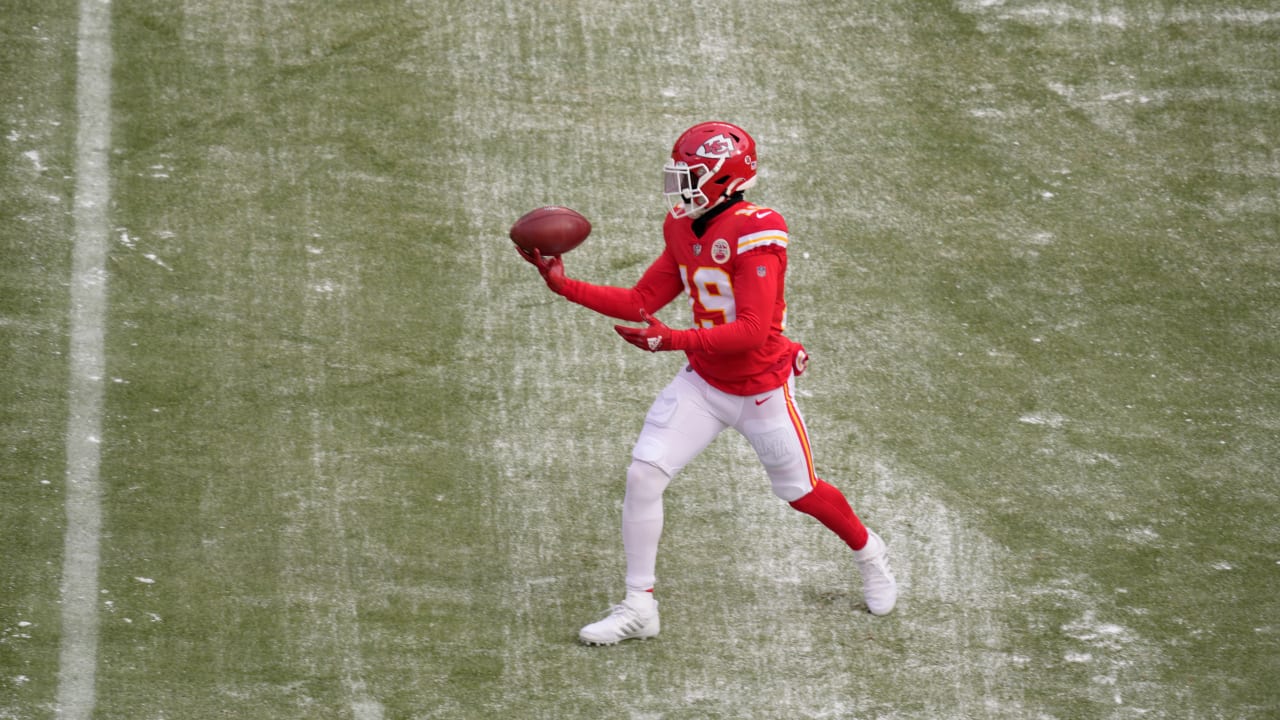 Kansas City Chiefs wide receiver Kadarius Toney flashes juke moves on ...
