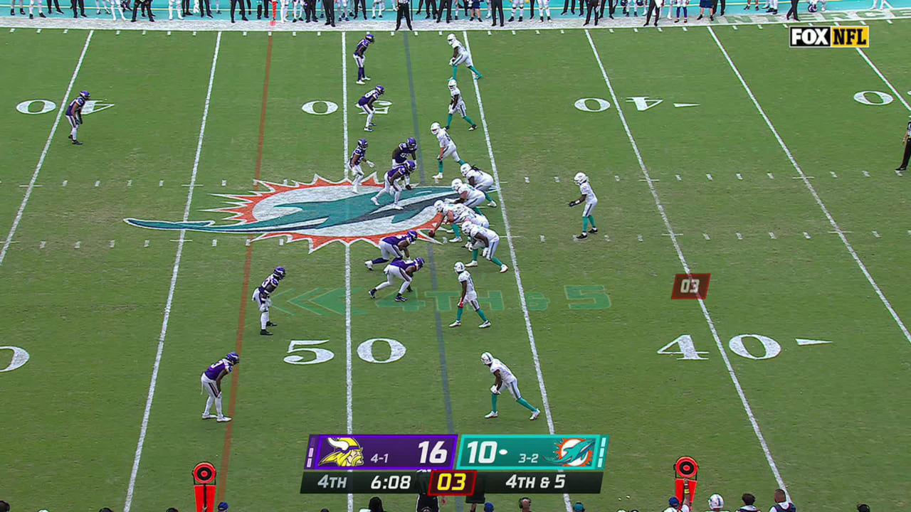 Miami Dolphins wide receiver Tyreek Hill keeps Dolphins' hopes alive ...