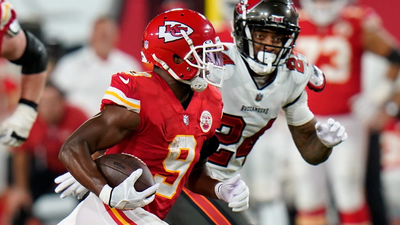 Kansas City Chiefs wide receiver Juju Smith-Schuster turns a third-down screen pass into a 19 ...