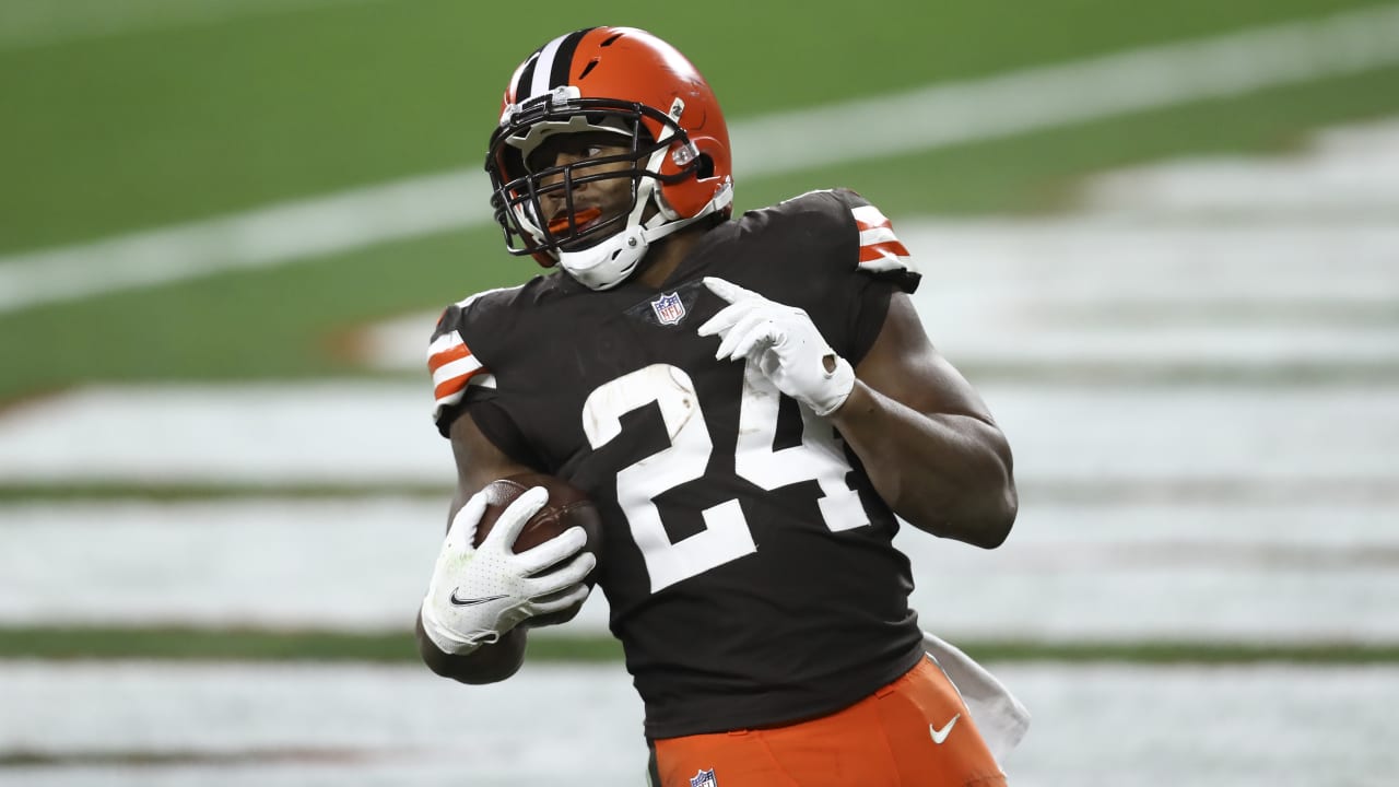 Cleveland Browns pave the way for running back Nick Chubb's second TD burst