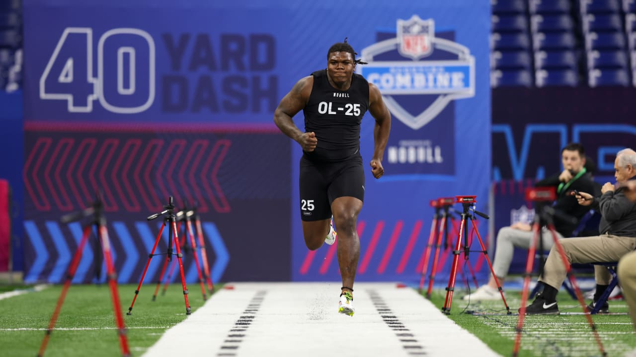 Offensive tackle Broderick Jones runs official 4.97-second 40-yard dash ...